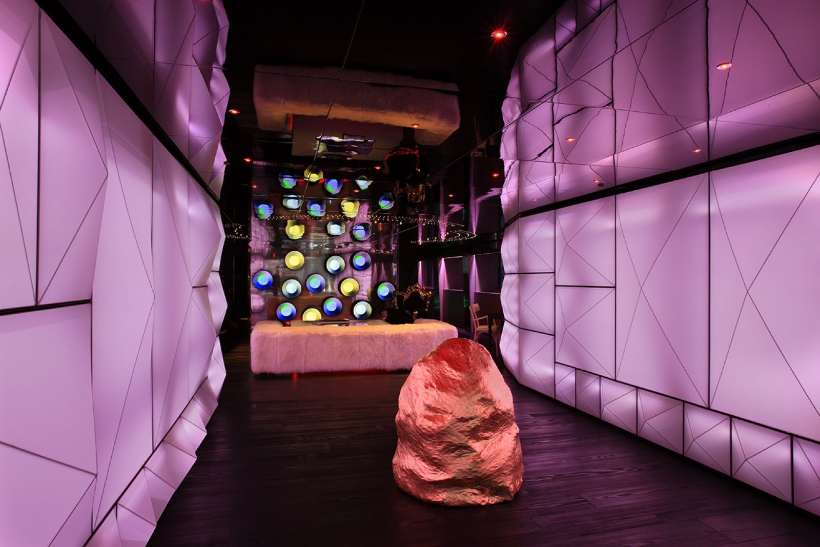 Yacht SEA FORCE ONE, Admiral | CHARTERWORLD Luxury Superyacht Charters